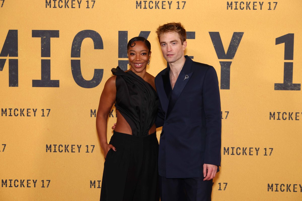 ロバート・パティンソンが2人のミッキーを演じ分け！ 『ミッキー17』ロンドンプレミアで観客から熱狂的な反応[フォトギャラリーあり] - cula